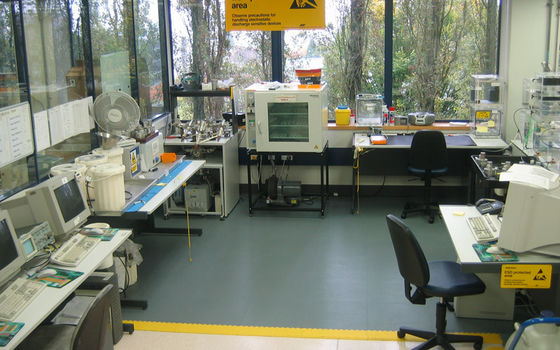 Conductive ESD Floor Tiles Interlocking Anti Static PVC Tiles